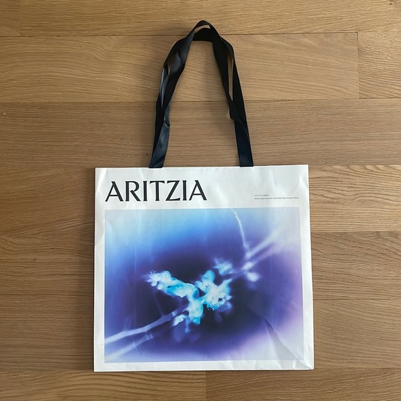 Aritzia | Accessories | Aritzia Shopping Bag | Poshmark
